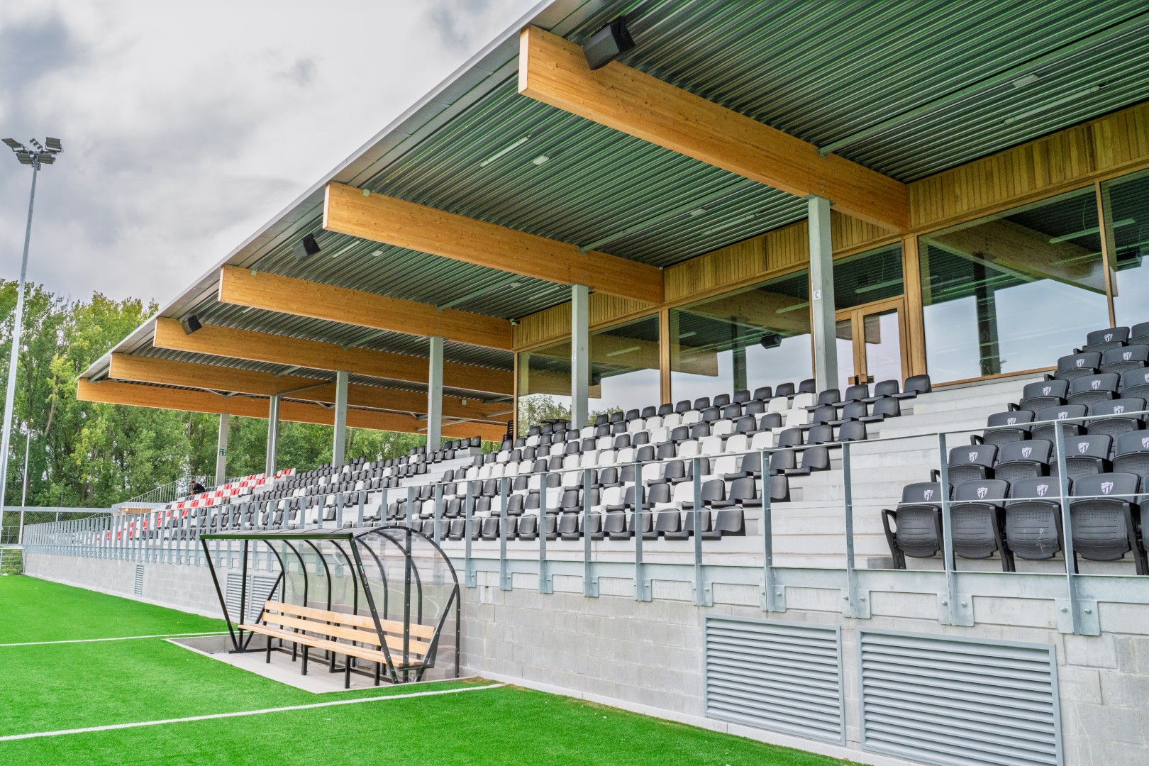 Stadion K. Lyra-Lierse - Auvicom